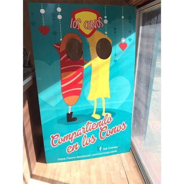 Figura de Coroplast 4mm con Soporte Trasero